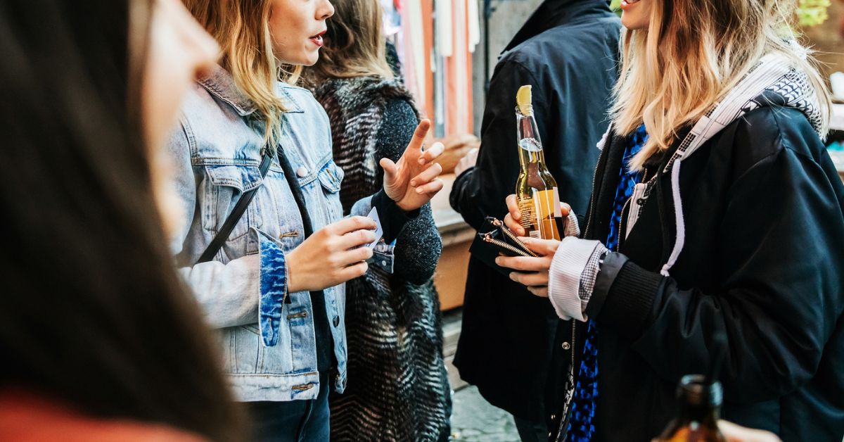 Redditor Drunkenly Talks To Party Guest About Time Travel