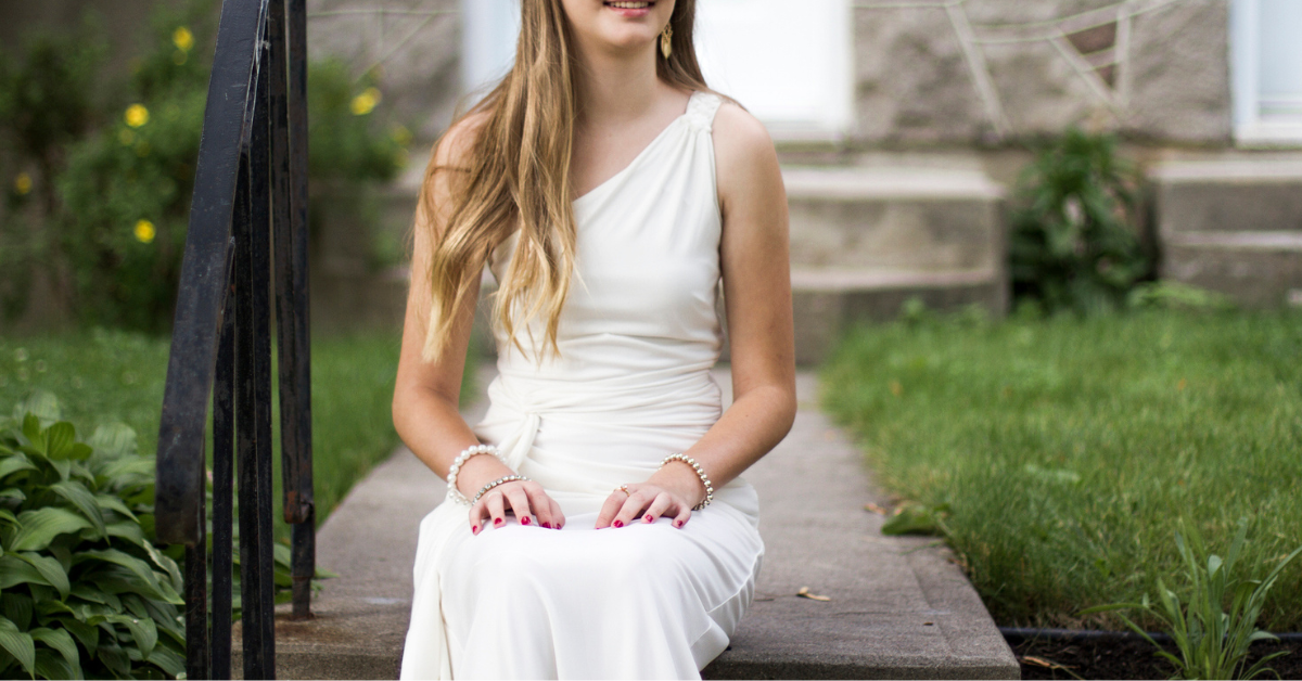 Teen Bride Insists Classmate Change Prom Dress Color