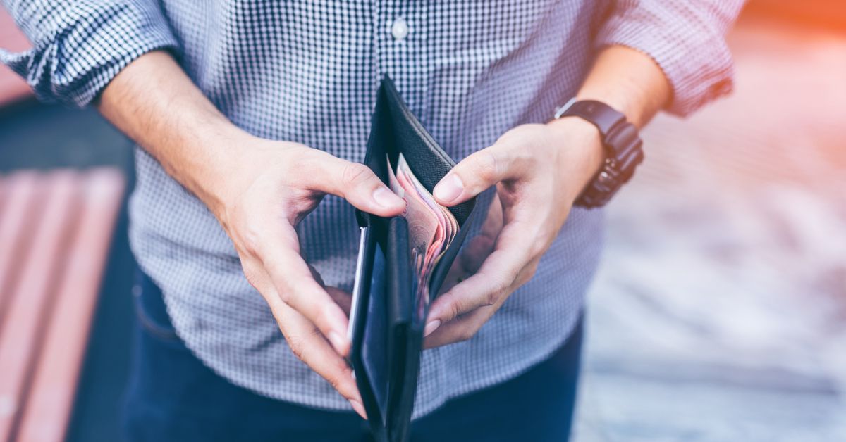 Guy Won't Return Friend's Wallet After Accidentally Taking It