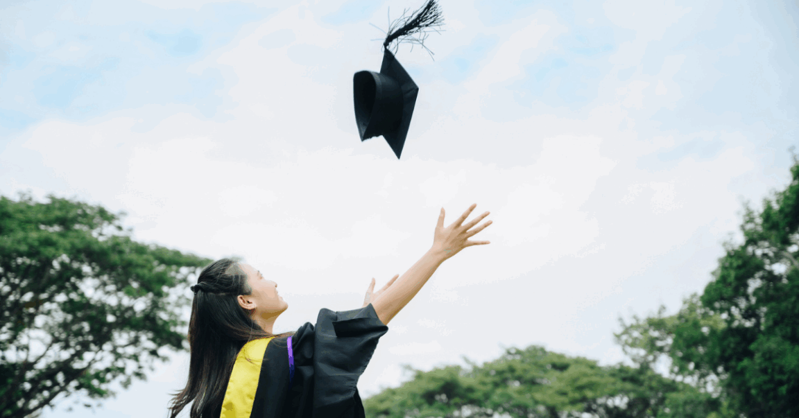 Redditor Wants To Expose Sister's Graduation Lie: REDDIT